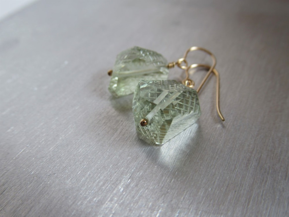 グリーンアメジスト カービング ***(14Kgf・Silver)ピアス／イヤリング:1072 ピアス（フック・チェーン） ma-re 通販 ...