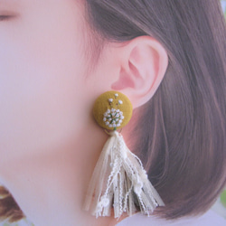 たんぽぽの綿毛＊手刺繍*2wayイヤリング＊mustard イヤリング・ノンホールピアス chai&stroll 通販 11110151 ...
