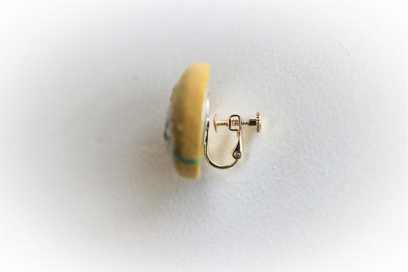 たんぽぽの綿毛＊手刺繍*2wayイヤリング＊mustard イヤリング・ノンホールピアス chai&stroll 通販 11110151 ...