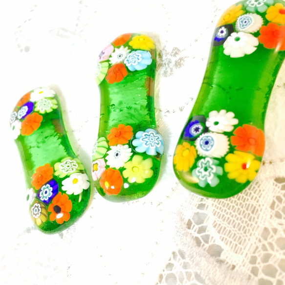 ベネチアンガラス花ガラス箸置き(透明ガラスイエローグリーン) 箸・箸置き mothership 通販｜Creema(クリーマ) 2710981