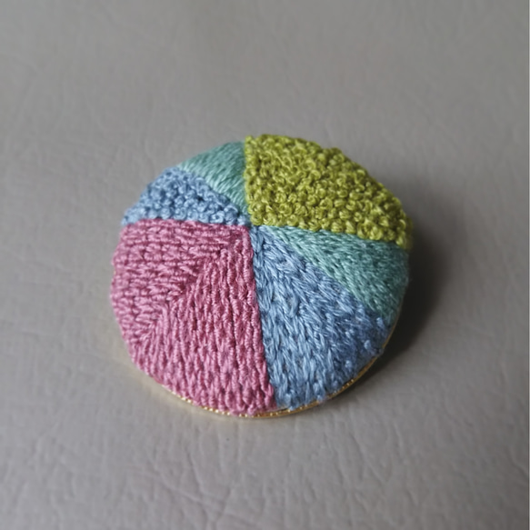 ブローチ ブローチ soil embroidery 通販 5342899｜Creema(クリーマ)