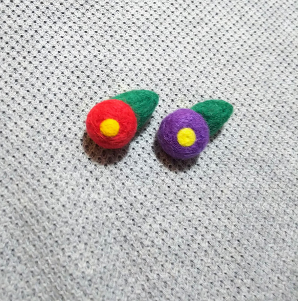 丸花ブローチ2個セット(椿&パンジー) ブローチ 森のきのこ製作所 通販｜Creema(クリーマ) 5257726