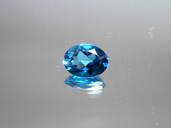 P526 【ブラジル産】 ロンドンブルートパーズ ルース 天然石 GEO ROCK 通販｜Creema(クリーマ) 12701564