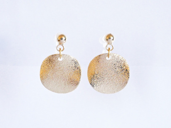 サンドブラストウェーブムーンの樹脂ノンホールピアス【送料無料】 イヤリング・ノンホールピアス lululele 通販｜Creema(クリーマ)