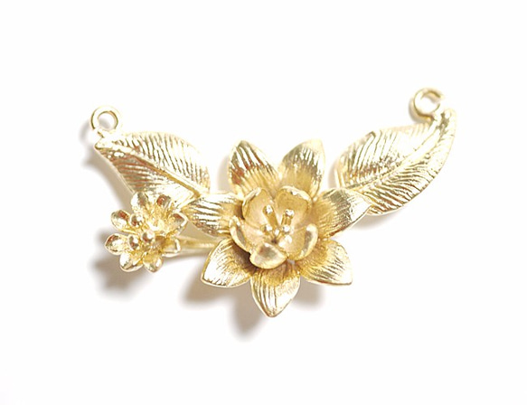 P2683【1個入り】繊細なディテールのリーフ＆水連モチーフマットゴールドコネクター、チャーム チャーム DIYBEJEWEL営業時間外対応 ...