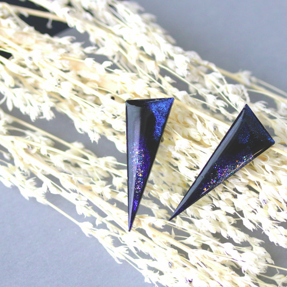 Triangle Tusk Blue ピアス ピアス（スタッド・一粒） liimiing 通販 6435517｜Creema(クリーマ)