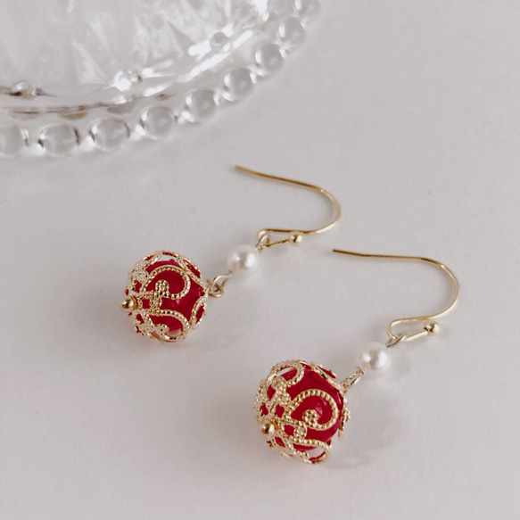 Moniqueh 新作 レッド ビーズ パール ピアス ピアス（フック・チェーン） kitt 通販｜Creema(クリーマ) 5727049
