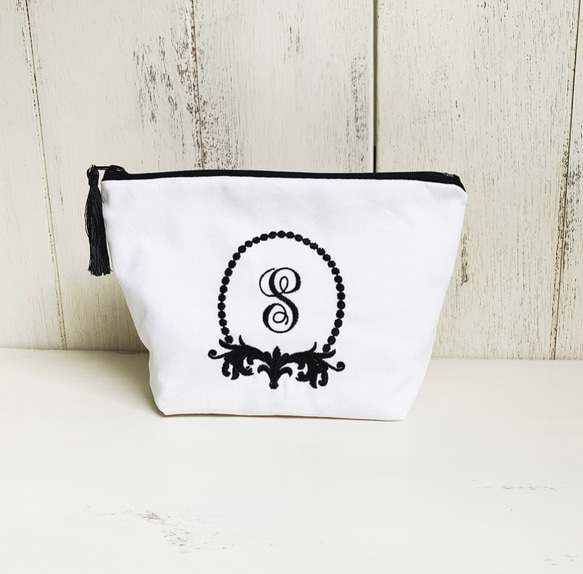 〜Monogram〜 イニシャル刺繍ポーチ ポーチ ALIA 通販｜Creema(クリーマ)