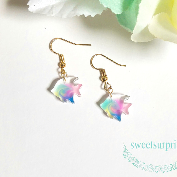 5colorsマーブル模様の小さなお魚ピアス ピアス（フック・チェーン） sweetsurprise 通販 12024774｜Creema(クリーマ)