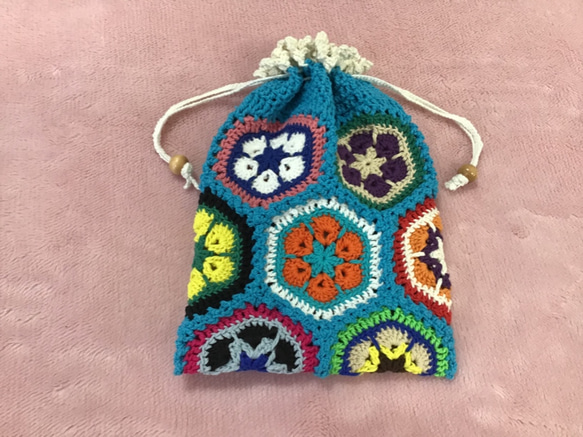 きんちゃく★A-11☆モチーフ編み☆アフリカンフラワー 巾着袋 プリシラ・ローズ☆ 通販｜Creema(クリーマ) 11589362