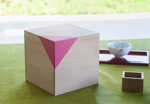 您在儲存米時遇到困難嗎？ Kiri CUBE 米瓶裝米 5kg 粉紅色 保鮮盒・密封罐 関根桐屋 的作品｜Creema 5432143