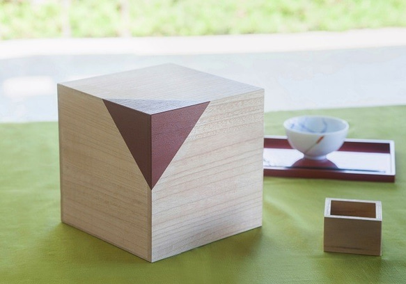 您在儲存米時遇到困難嗎？ Kiri CUBE 米瓶裝米 2kg 紅加爾拉 保鮮盒・密封罐 関根桐屋 的作品｜Creema