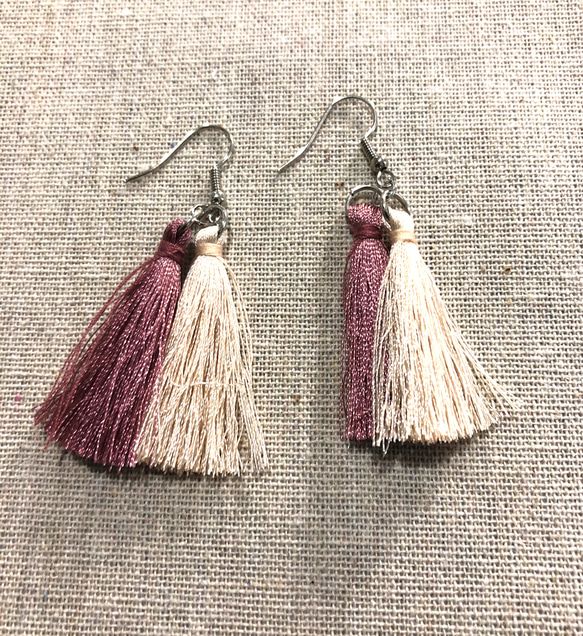 タッセル ピアス 二色 ピンク ️ベージュ ピアス（フック・チェーン） reiny 通販｜Creema(クリーマ)