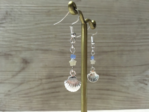 沖縄の海 白浜と星のピアス シェル シルバー アレルギー対応 ピアス（フック・チェーン） bemix 通販 5610968｜Creema(クリーマ)