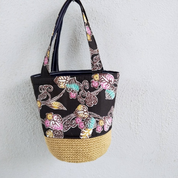 沖縄紅型葵の柄・麻ひも底トートバッグ（ブラック＆生成り） トートバッグ kagibari-emi 通販 12585044｜Creema(クリーマ)