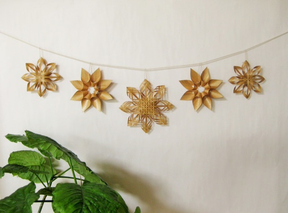 ウッドオーナメント＊ガーランド 淡茶 ガーランド con te 通販｜Creema(クリーマ) 10335178