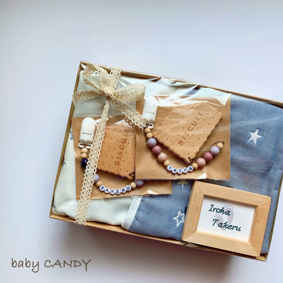 【双子 出産祝い オムツケーキ ギフト】名入れ無料 歯固めホルダー お名前カード 男の子 女の子 雑貨・その他 baby CANDY 通販 ...