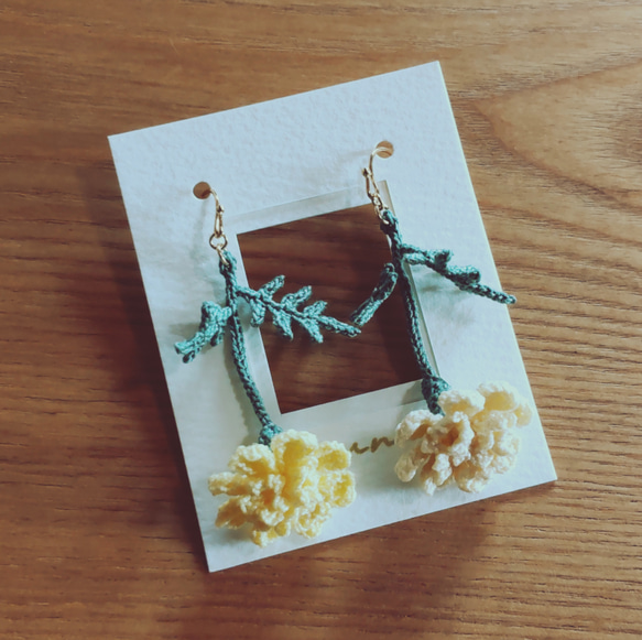 マリーゴールドのピアス(黄×薄黄) ピアス（フック・チェーン） wuna 通販｜Creema(クリーマ)