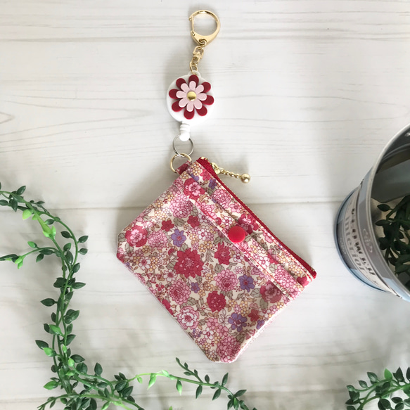 10cmファスナーのリールキーホルダー付きパスケース（トワイライト花柄 レッド） パスケース・定期入れ ＊naomi＊ 通販｜Creema ...