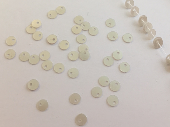 サテン白色 satin blanc 穴端 4mmスパンコールオートクチュール☆ その他素材 maison_lapin 通販 11611532 ...