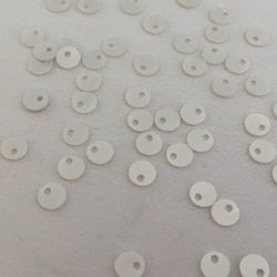サテン白色 satin blanc 穴端 4mmスパンコールオートクチュール☆ その他素材 maison_lapin 通販｜Creema(クリーマ)