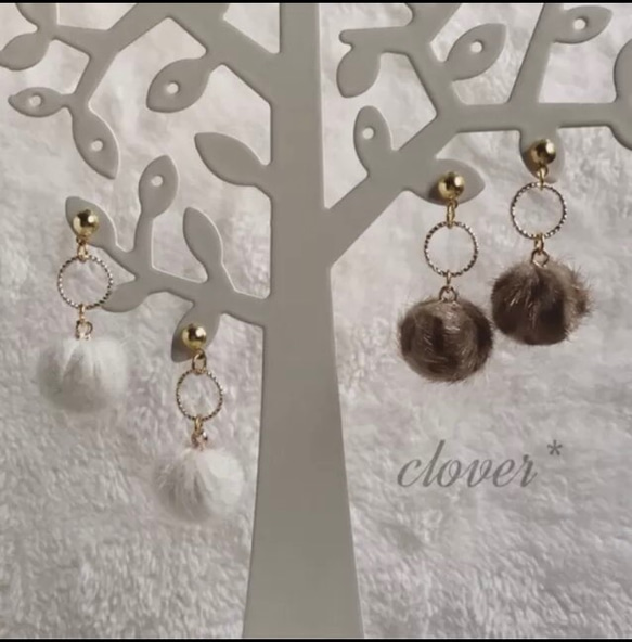 ファーボール×リングのピアス/イヤリング ピアス（その他） clover* 通販 4934818｜Creema(クリーマ)