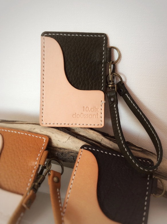 エゾ鹿×ヌメ革のパスケース モスグリーン白 パスケース・定期入れ 10.dix 通販 2680991｜Creema(クリーマ)