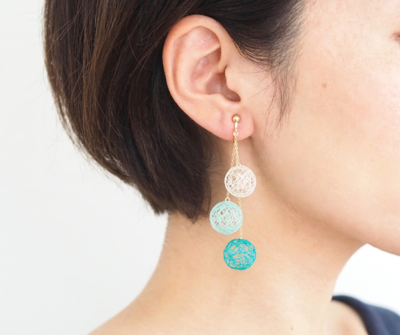 [ノンホールOK]ソーダブルーのトリプルイヤリング[夏限定] イヤリング・ノンホールピアス ひらり the airy jewelry 通販 ...