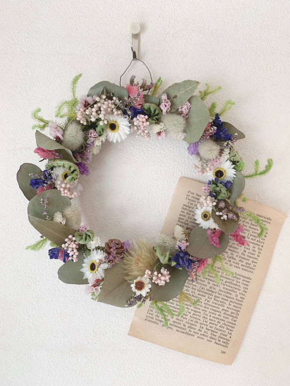 ドライフラワー ローゼンセとユーカリとカラフルスターチスのリース リース 葉つみ 通販 12059252｜Creema(クリーマ)