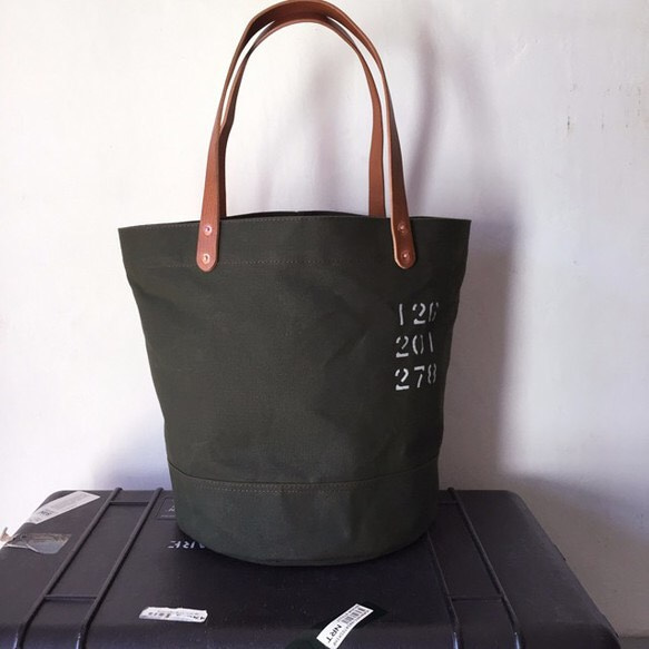 パラフィン帆布オリーブ丸底バッグM IND_BNP_0278 トートバッグ INDCB 通販 1466280｜Creema(クリーマ)