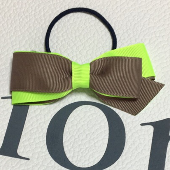 アシンメリボン ヘアゴム グレー蛍光グリーン ヘアゴム CHICO 通販 6427430｜Creema(クリーマ)