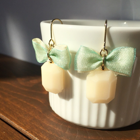 宝石ピアス 【オレンジ】 イヤリング・ノンホールピアス リンゴノアメ 通販 1784675｜Creema(クリーマ)