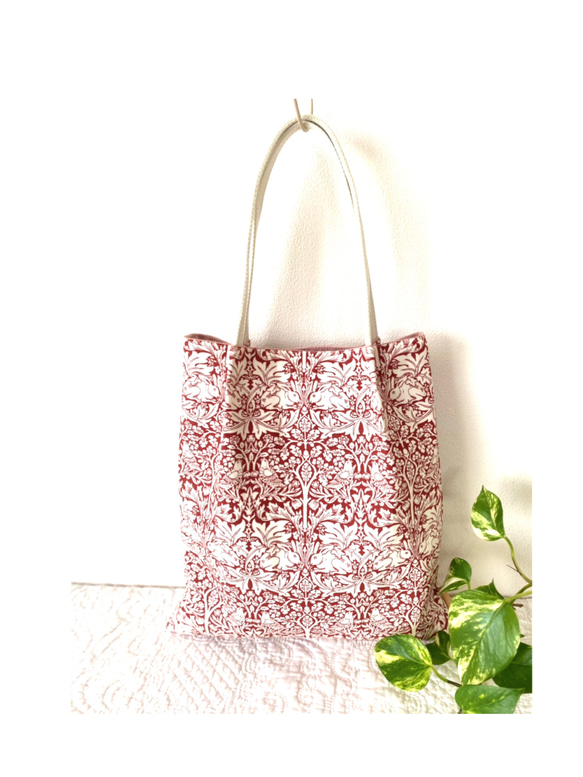 ウィリアムモリス《ブラザーラビット》レッド タックデザイン トートバッグ トートバッグ アトリエ ︎mitton 通販 12160894 ...