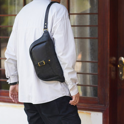 【切線派】大きい 本革 ファスナー立体マチ・ボディバッグ 手染め / 総手縫い ショルダーバッグ TANGENT LINEAR 通販 ...