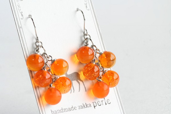 ガラスのオレンジベリーピアス ピアス（フック・チェーン） 工房ぺるる 通販 3038435｜Creema(クリーマ)
