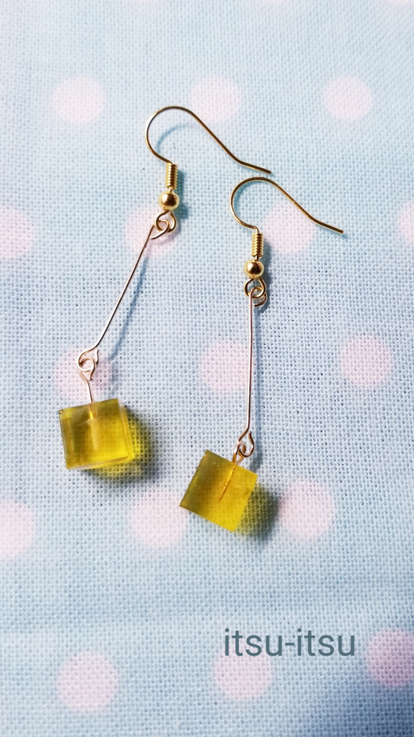 ハンドメイドピアスレジン キューブ ピアス（その他） itsu-itsu 通販 6338473｜Creema(クリーマ)