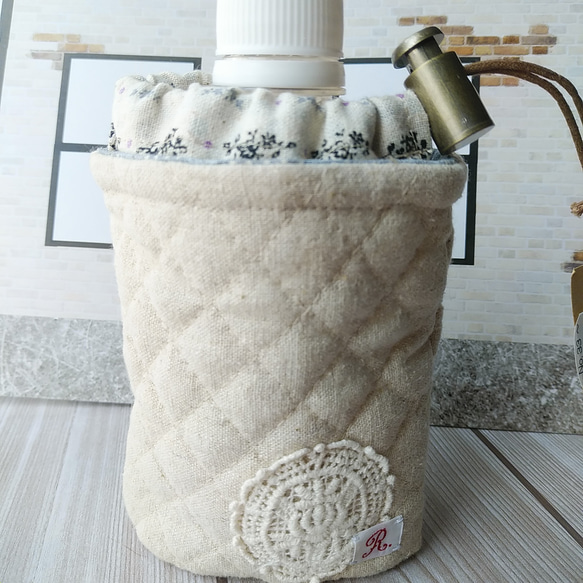 350mlペットボトルケース（黒い小花） 巾着袋 はんどめいど結工房 通販｜Creema(クリーマ)