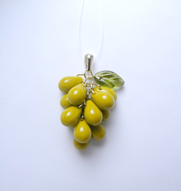 ハンドメイド チェコビーズ ぶどうのペンダントトップ ネックレス・ペンダント ぴーさん 通販 12729503｜Creema(クリーマ)