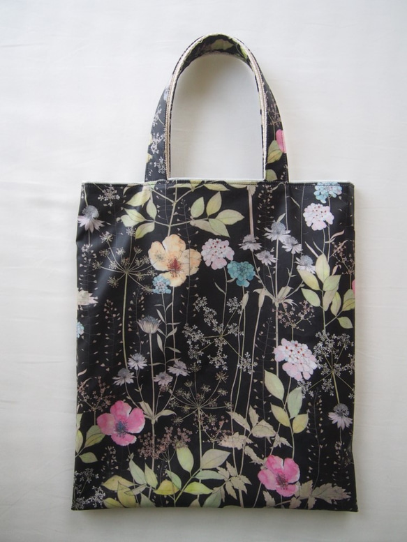 ぺったんこバッグ*リバティ*ビニコ*Irma*ブラック*32㎝×28㎝ トートバッグ kotamago 通販 5450933｜Creema(クリーマ)