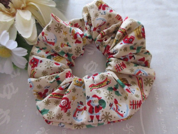 ★シュシュ★ ☆ YUWA ☆ クリスマス ☆ サンタクロース ☆ 雪だるま ☆ スノーマン ☆ クリーム系 ☆ シュシュ くりのママちゃん ...