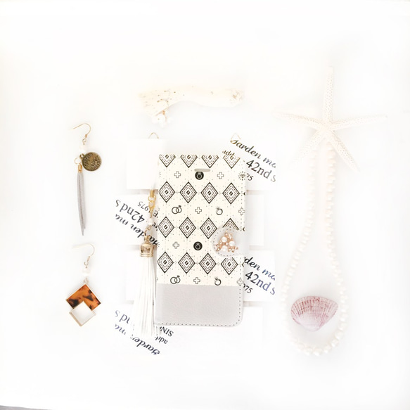 2トーン グレージュ アールデコ柄 手帳型ス スマホケース iPhone/Xperia/Galaxy/AQUOS iPhoneケース・カバー ...