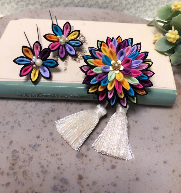 つまみ細工★ダリアの髪飾り ヘッドドレス（アクセサリー） こち華工房 通販｜Creema(クリーマ) 5186406