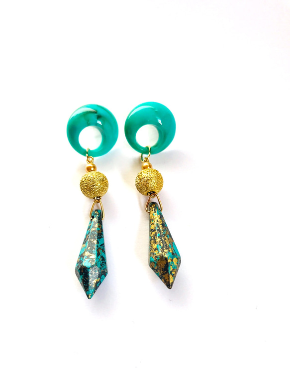 【1点のみ】ライトグリーン×ゴールド×ロケットビーズ ピアス（スタッド・一粒） 12o 通販 6609719｜Creema(クリーマ)