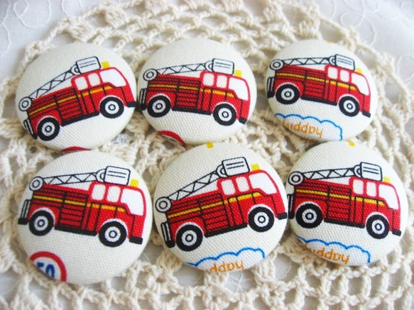 26-56 ハンドメイドくるみボタン6個セット 消防車＊しょうぼうしゃ＊はたらくくるま おしるし等に ボタン nuno-rico 通販 ...