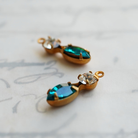 ヴィンテージ ナヴェット、ラウンドのラインストーンコンビチャーム（エメラルドグリーン・2コ） ビジュー・クリスタル kiko vintage ...