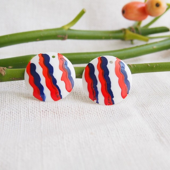 ハンドペイントのペンダントトップ（2コ） 樹脂・レジン kiko vintage 通販｜Creema(クリーマ) 6693239