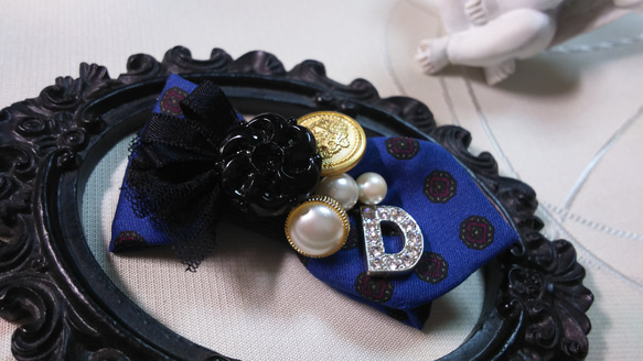 ブローチ チェコボタン ネクタイリメイク ブローチ Oscar 通販｜Creema(クリーマ) 5181820