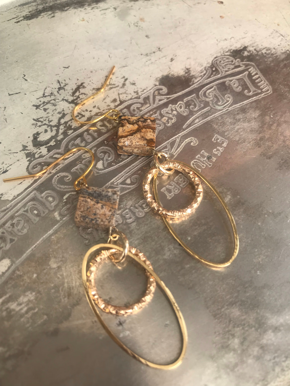 ピクチャージャスパーとゴールドフープピアス ピアス（フック・チェーン） shell tone 通販 7832990｜Creema(クリーマ)