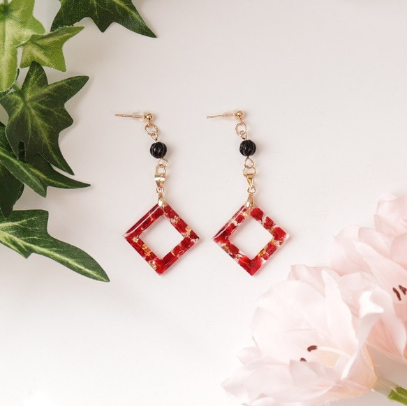 ウェーブカットオニキス ドライフラワー スクエア 赤 ピアスイヤリング変更可能商品pi-066 ピアス（フープ） Raven Rose 通販 ...