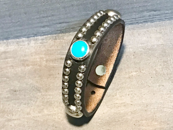 UKサドルレザー スタッズブレスレット 革バングル レザークラフト 革小物 ハンドクラフト 限定品 新品未使用 ブレスレット ...